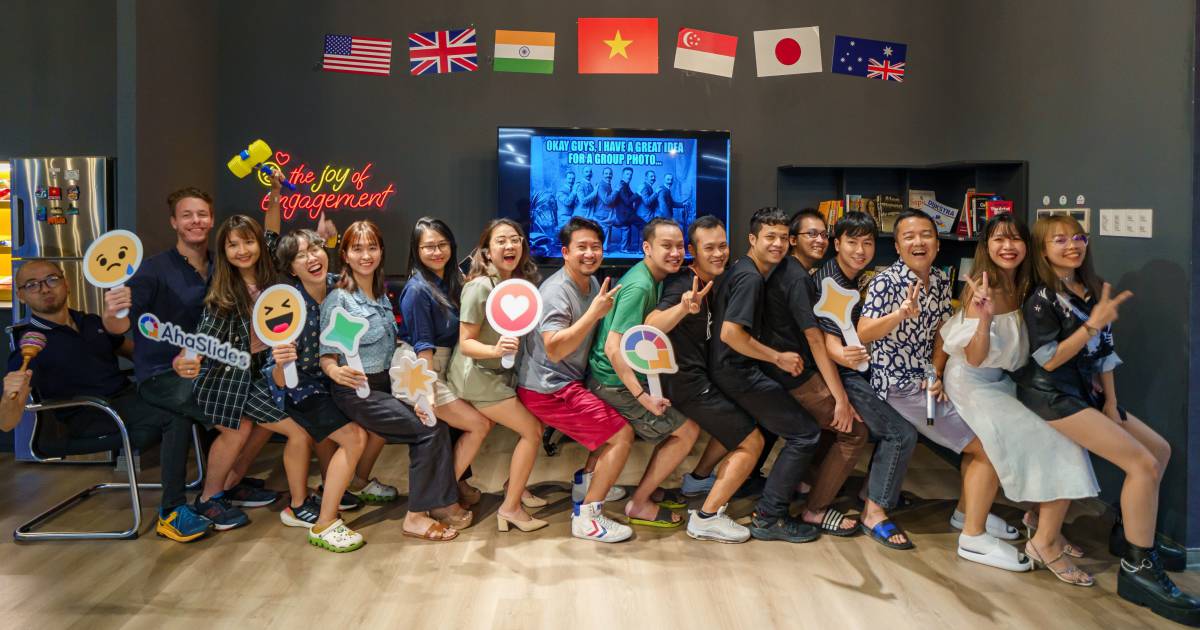 ผู้จัดการชุมชนและสื่อมวลชน - AhaSlides